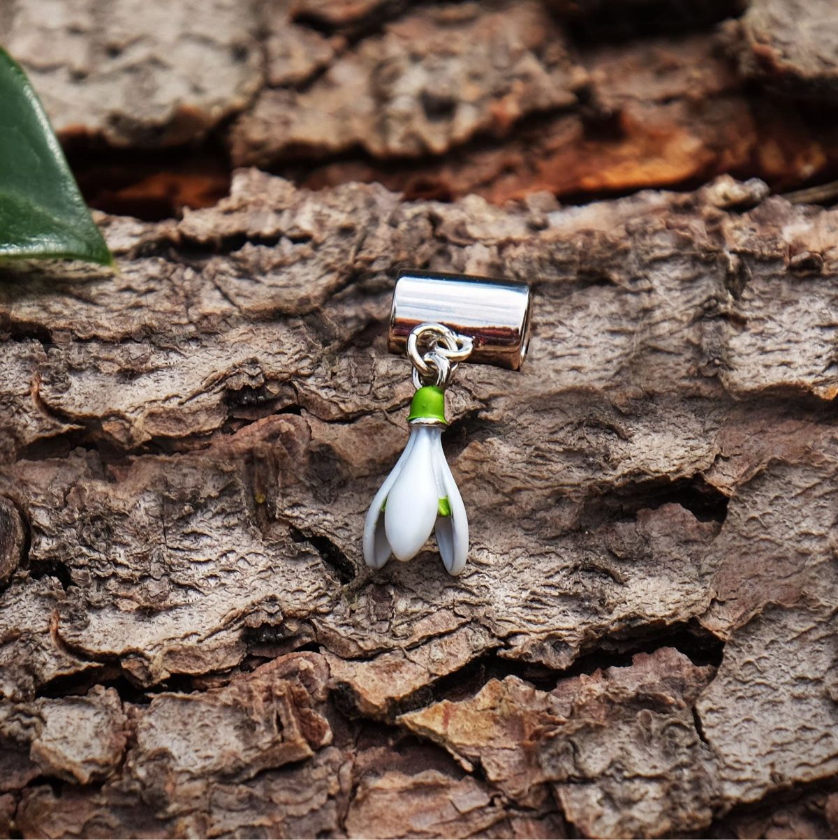 Snowdrop White Flower Bracelet Charm – Alexander Thurlow