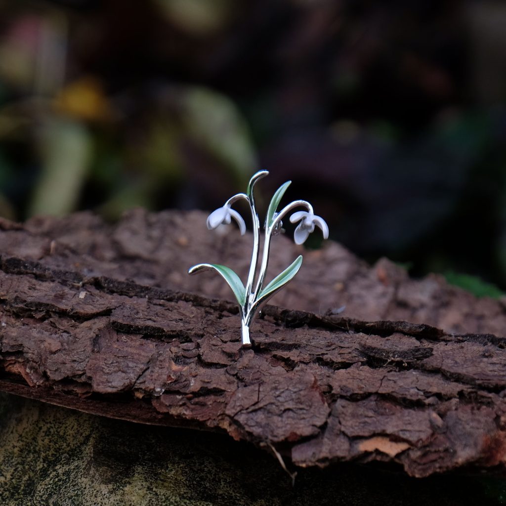 Snowdrop White Open Flower Brooch, Silver Tone – Alexander Thurlow
